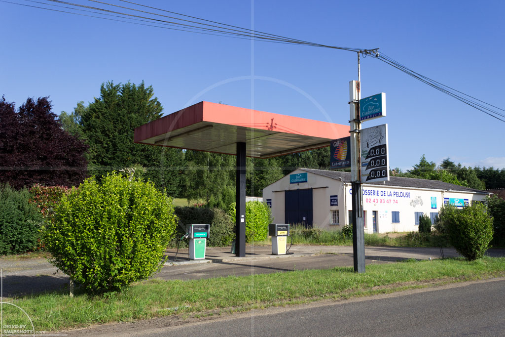 Station Service Fermée | Sebastian Motsch